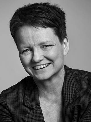 “Malin Lindroth är en stor uttolkare av vår samtids ensamhet ...